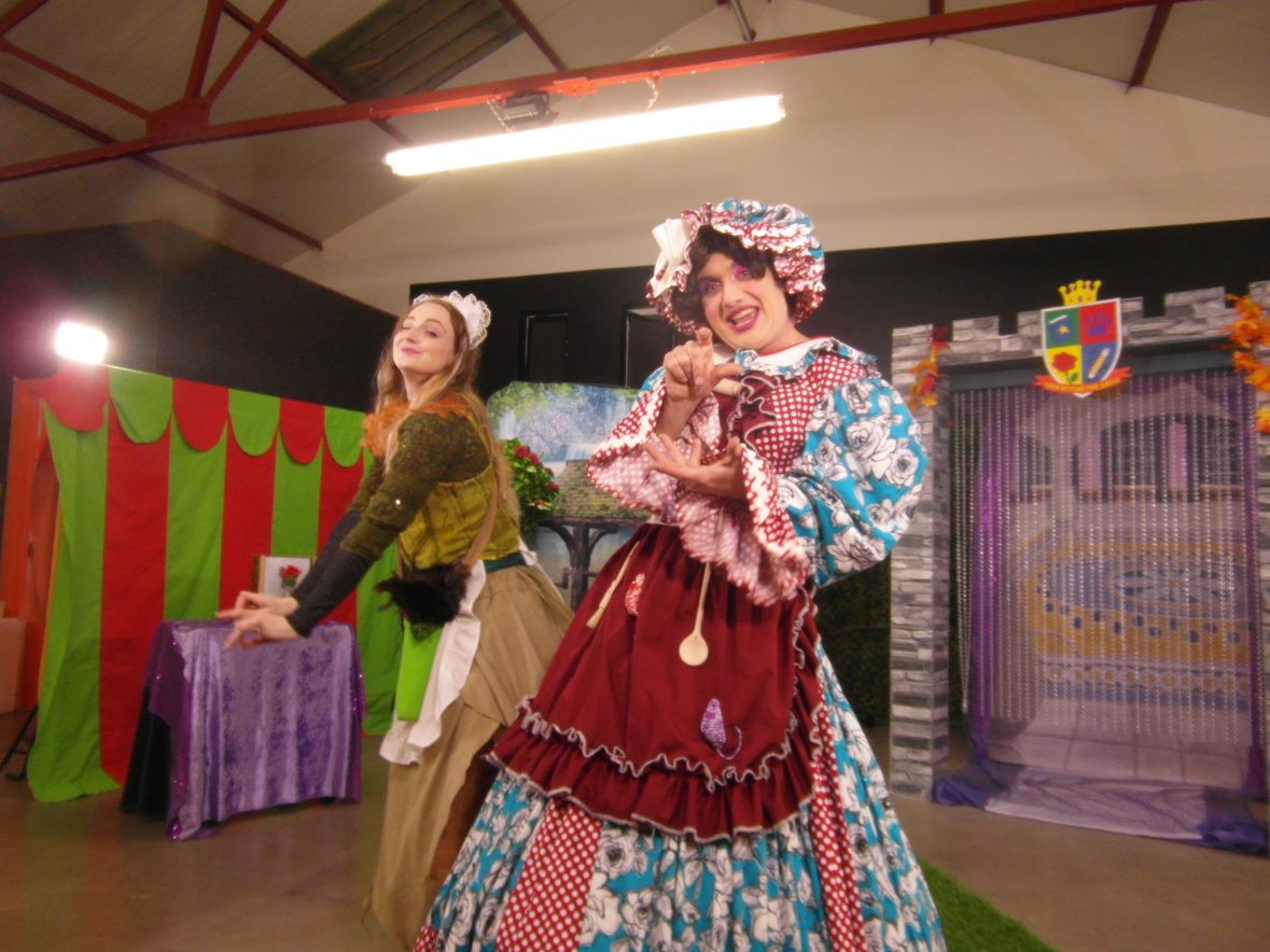 Christmas Panto for Schools - Head2Head Sensory Theatre